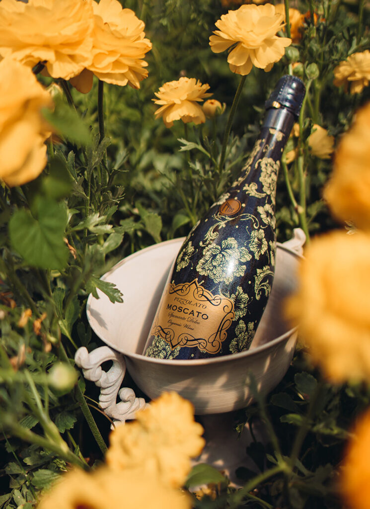 Online sale of organic sweet muscat sparkling wine